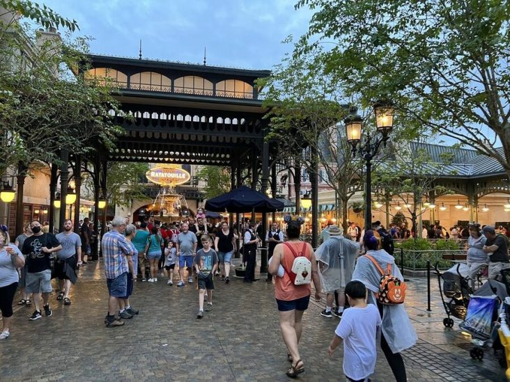 What To Wear To Epcot | ParkVeteran